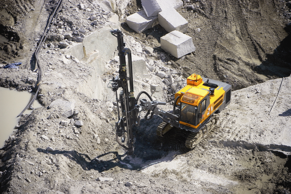 Distributor alat berat Rig Drilling SOOSAN Top-Hammer Drill Rigs